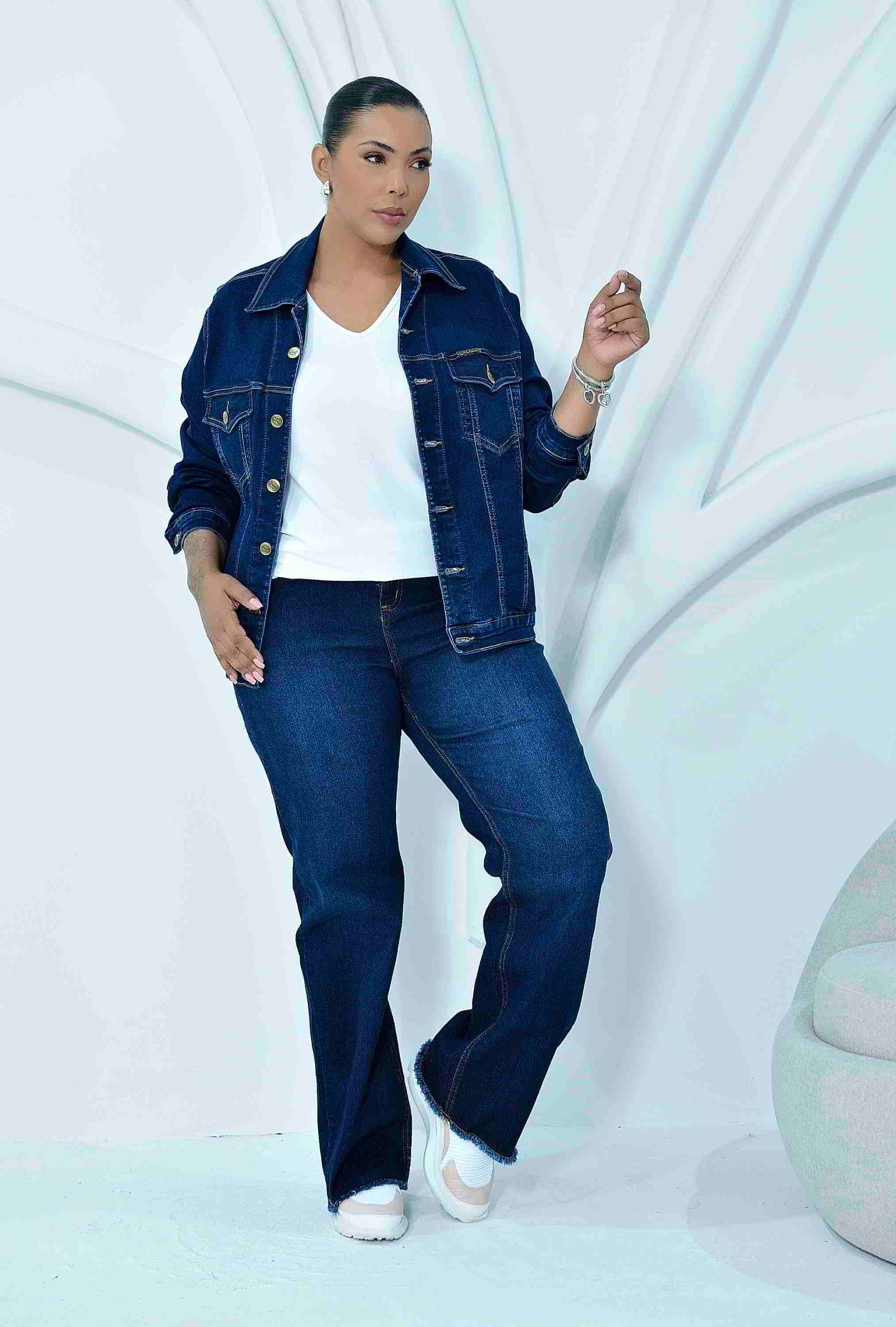 Jaqueta Jeans Plus Size Juliana - Atemporalidade e modernidade em ...