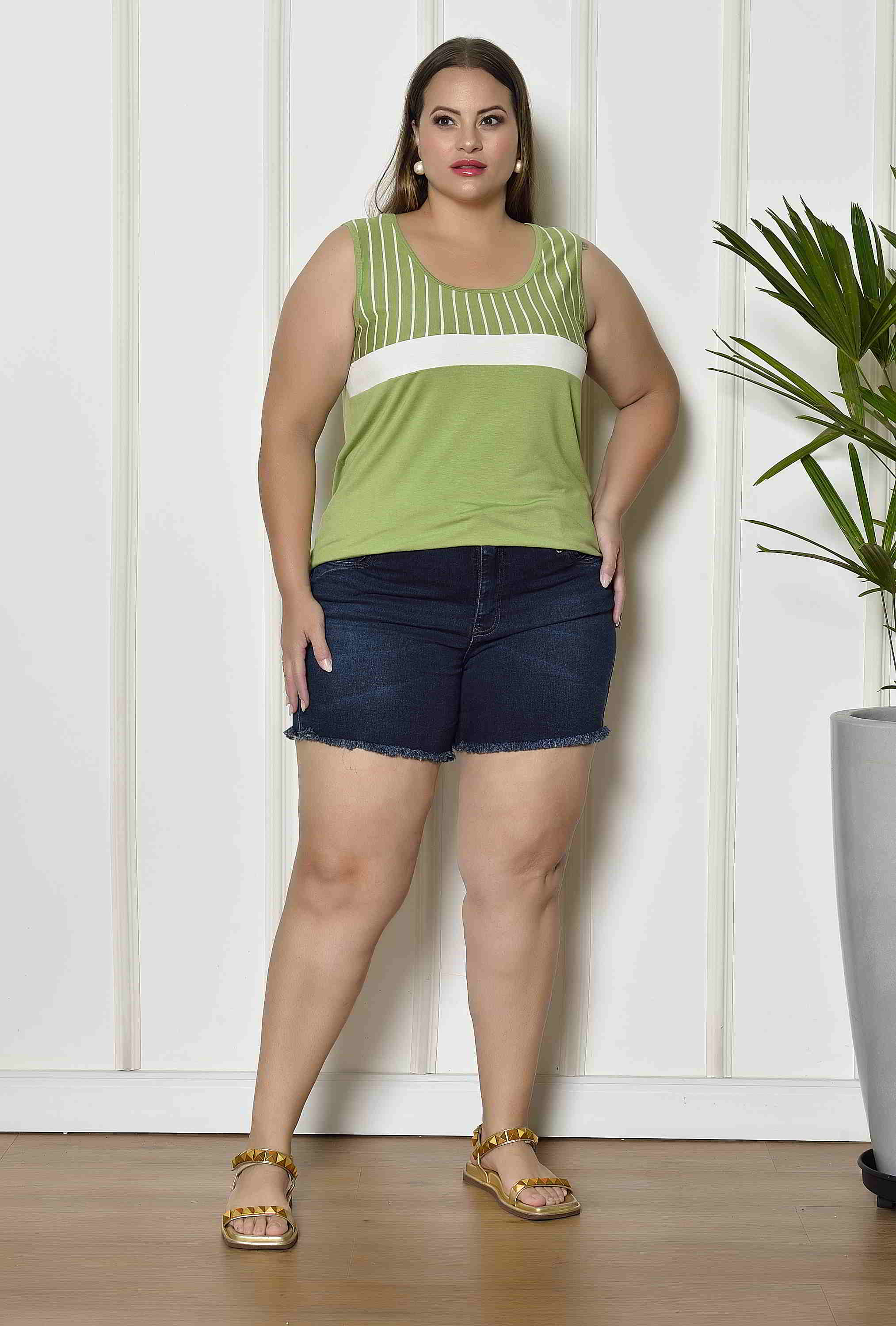 Regata Plus Size Laura: Estilosa e confortável | Mania Brasil