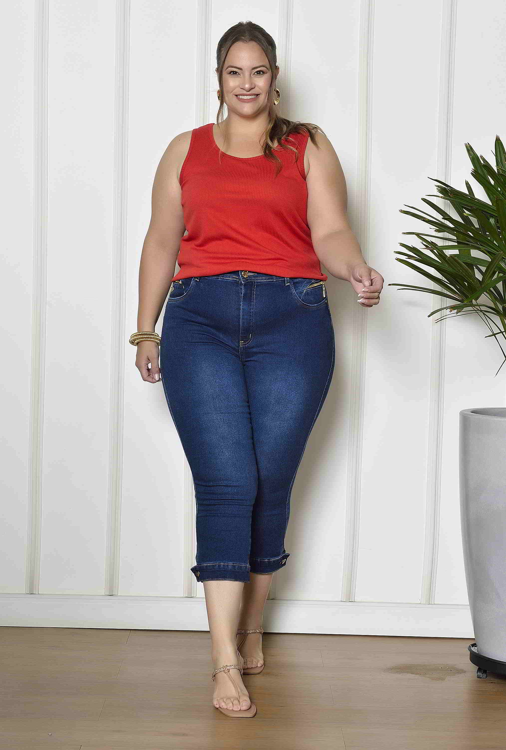 Calça Capri Plus Size Jeans - Para você arrasar neste verão! | Mania Brasil