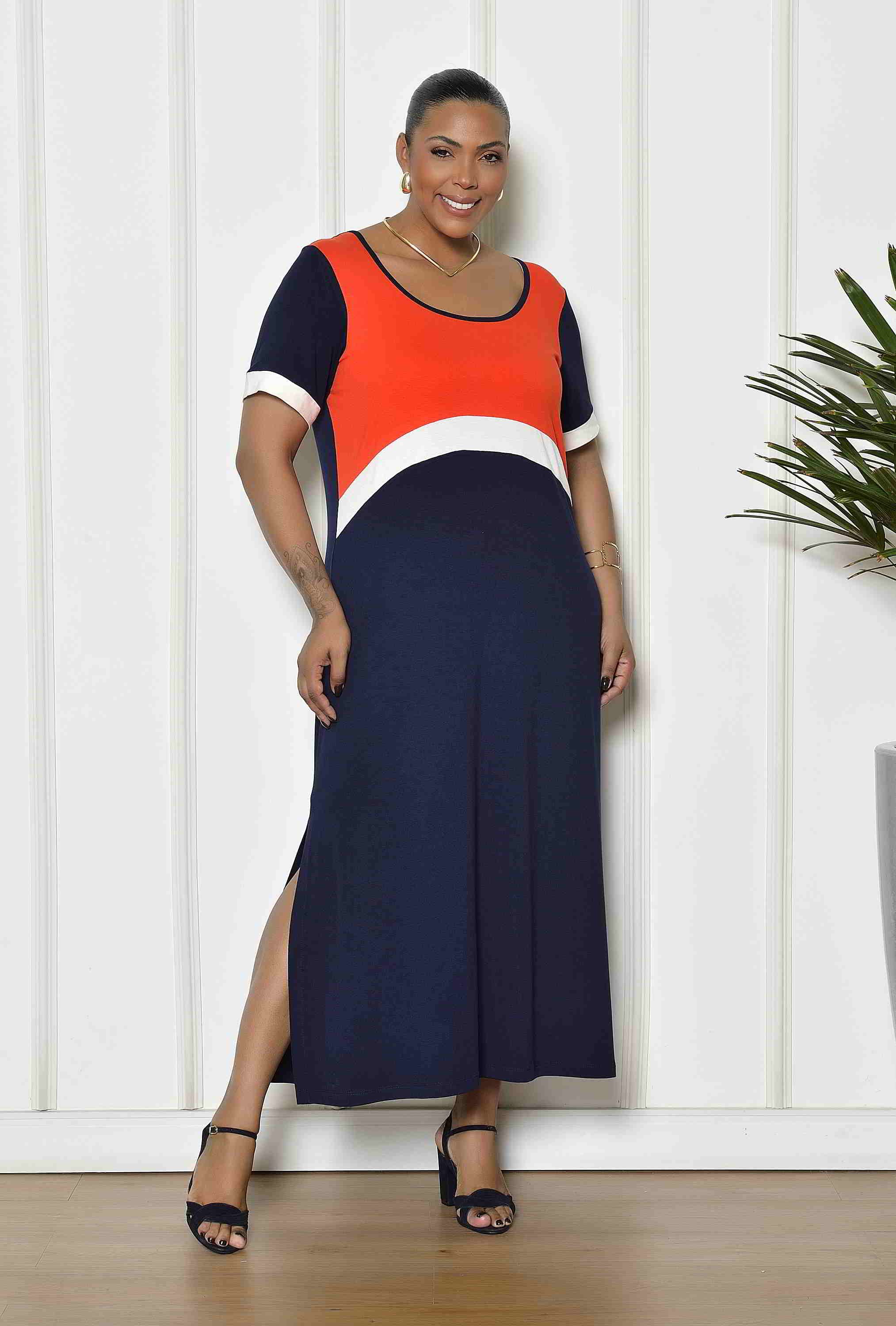 Vestido Plus Size Longo Vivian Mania Brasil: Manga Curta, Viscolycra ...