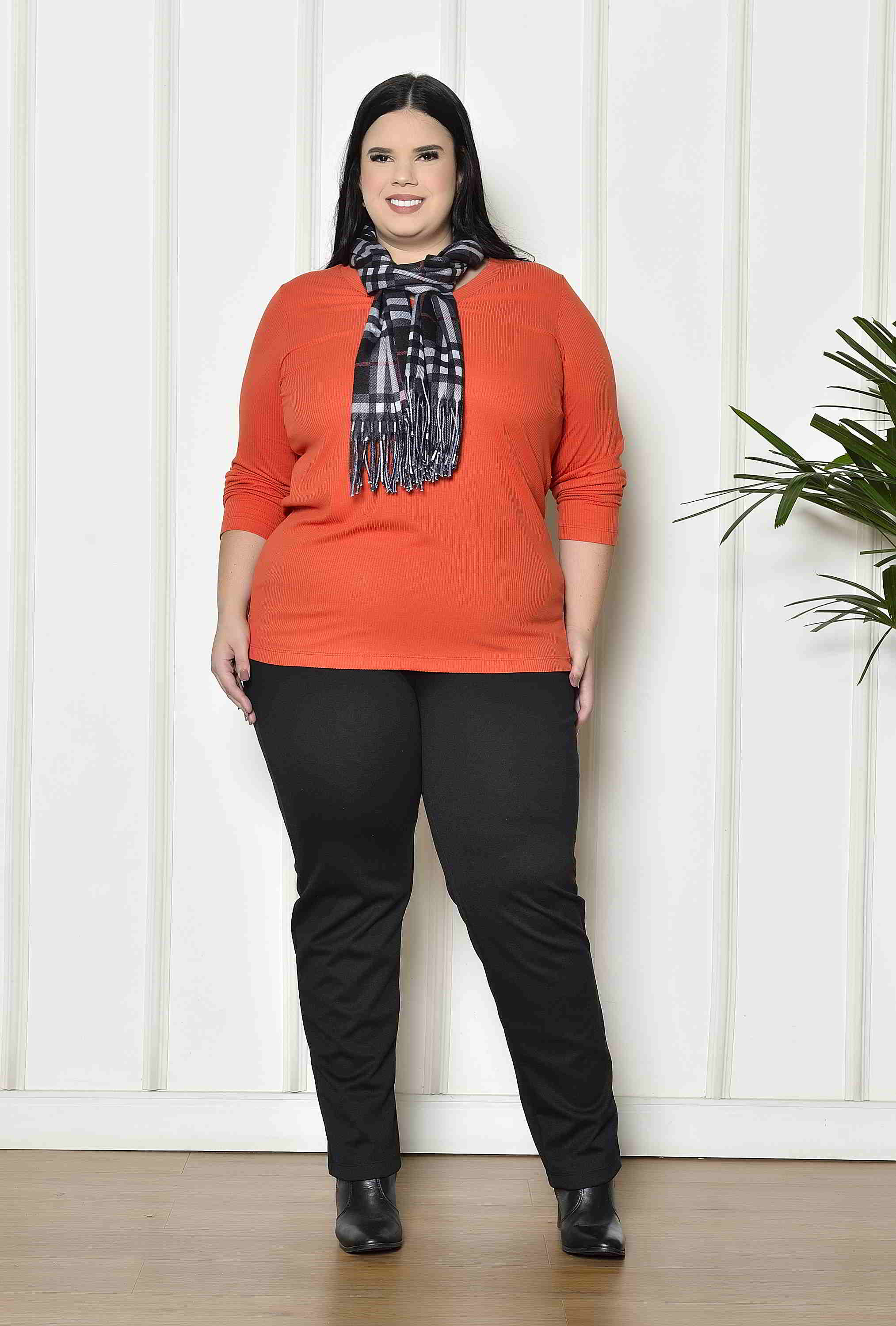 Calça Plus Size Otavia: Elegância e Conforto em um Look Plus Size ...